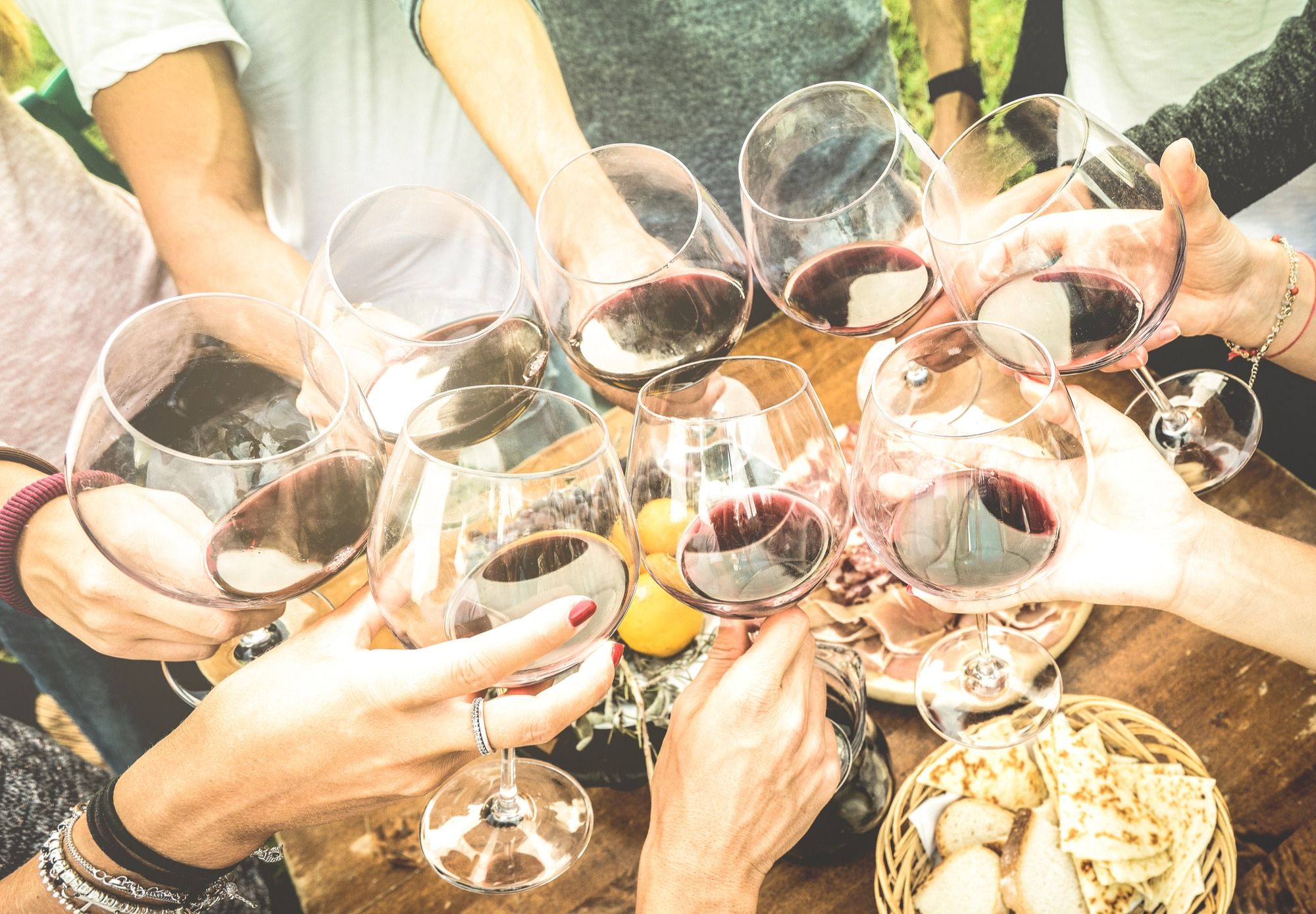 How to Host an Outdoor Wine Tasting Party (Guide) | Install-It-Direct