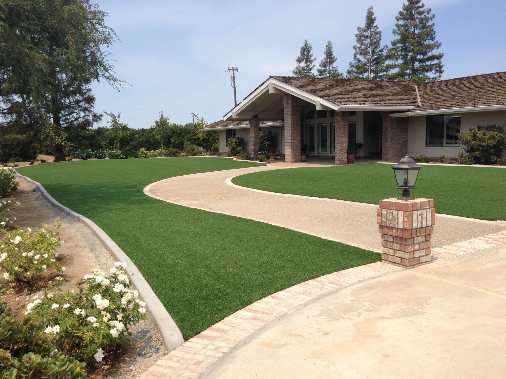 7 Edging Options for Artificial Turf | Install-It-Direct