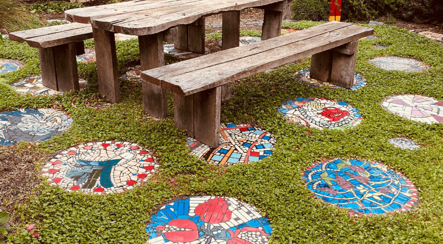 9 Stepping Stone Walkway Ideas + Designs | Install It Direct