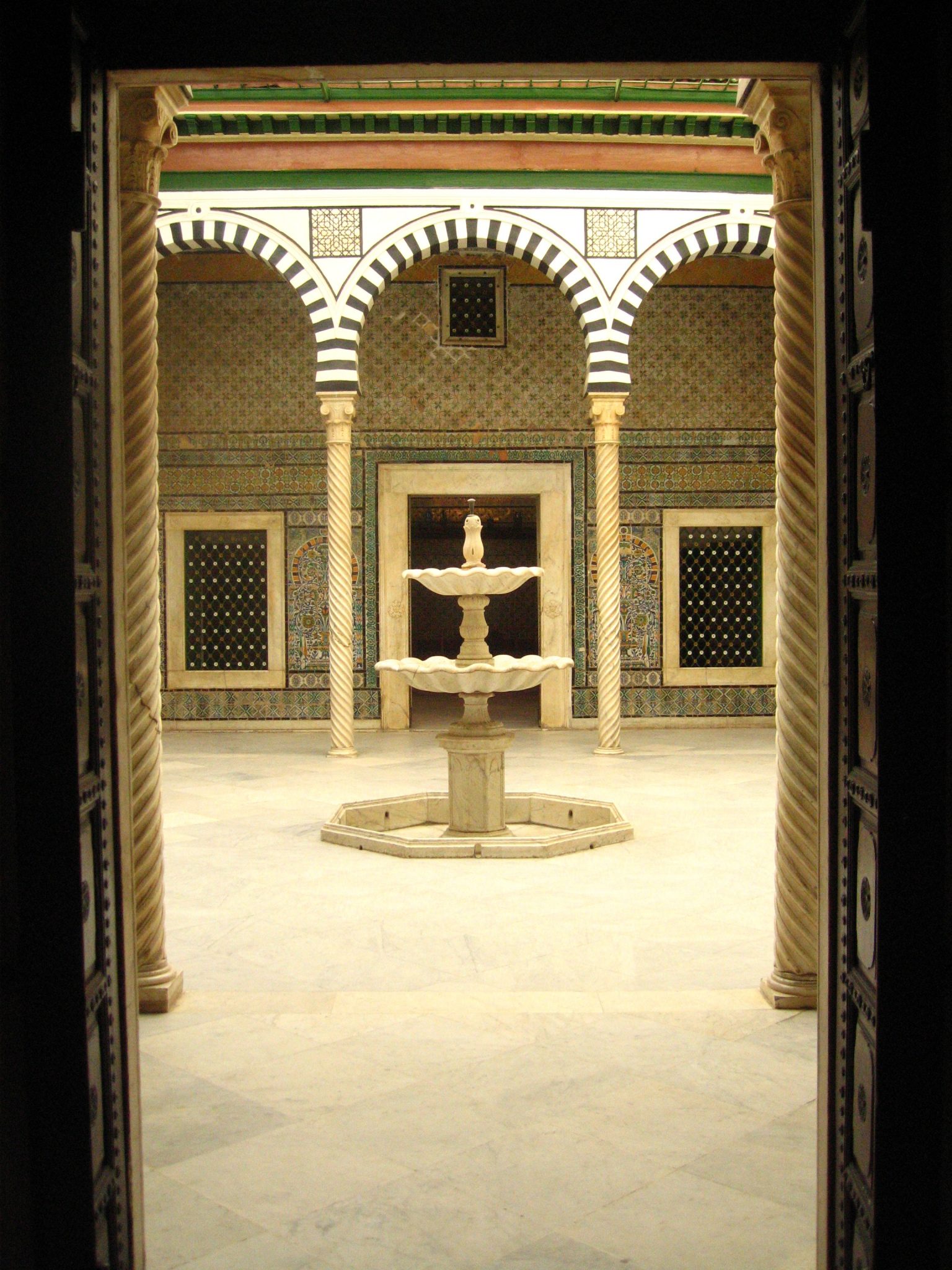 How to Create or Decorate a Courtyard | Install-It-Direct