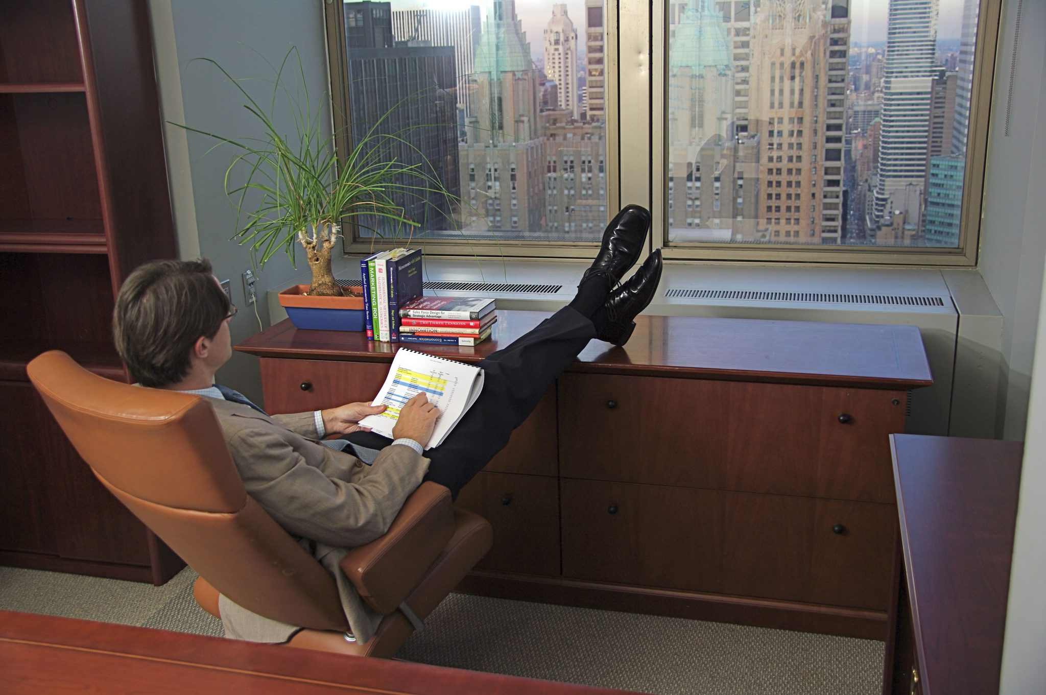 How to Create an Outdoor Office Space | Install-It-Direct