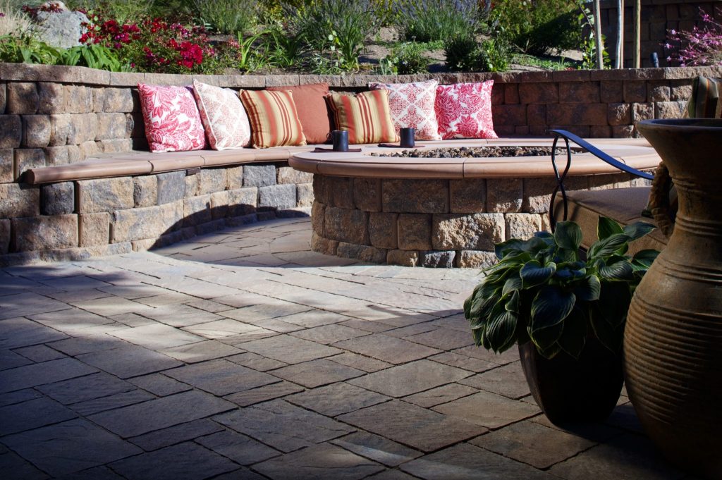 10 Retaining Wall Ideas to Upgrade Your Backyard - Buy, Install and ...