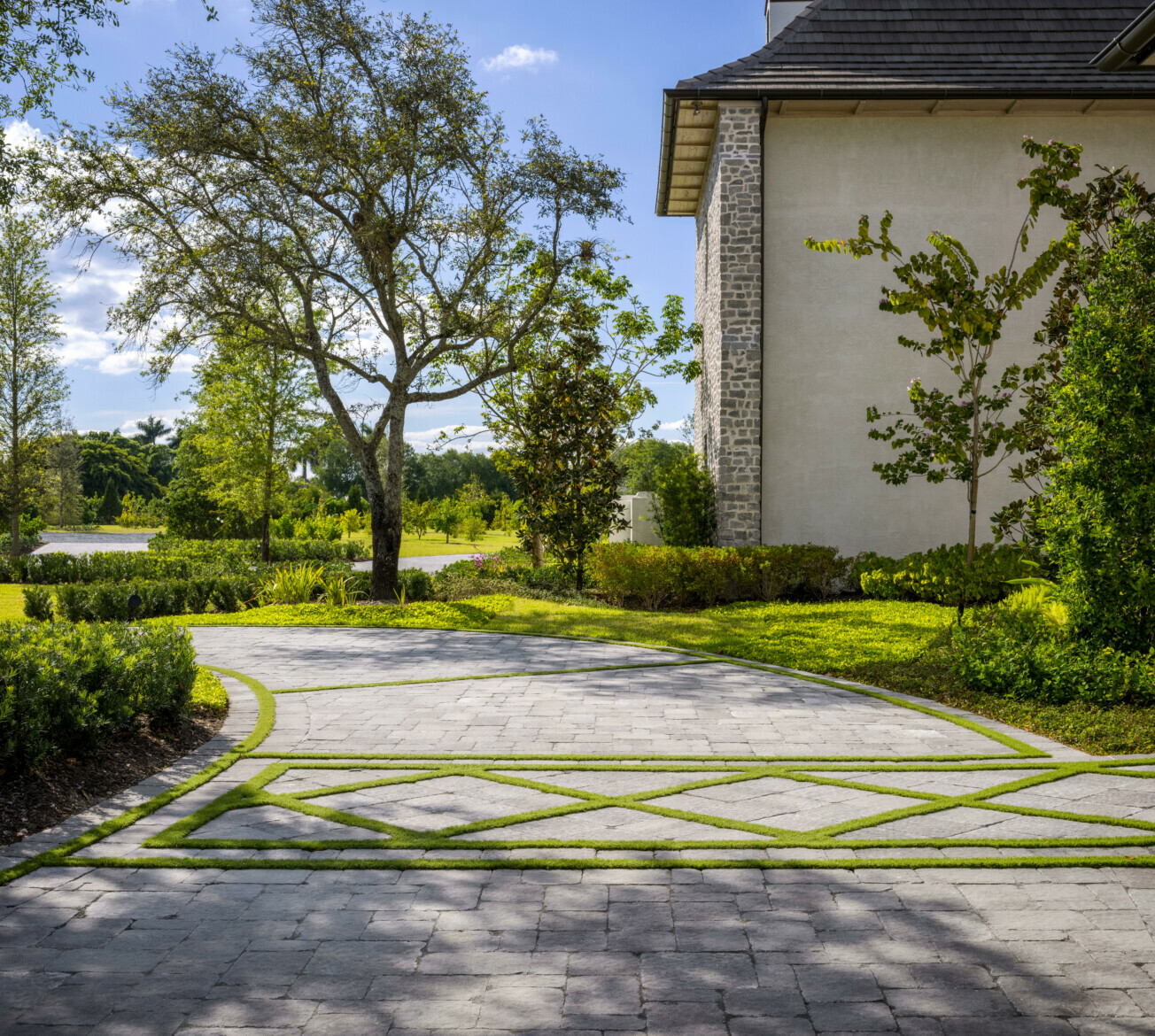 Pavers vs Gravel: Costs & Benefits | Install-It-Direct